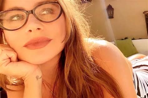 Sofia Vergara Shows Off Sizzling Curves In Tiny Swimsuit Daily Star