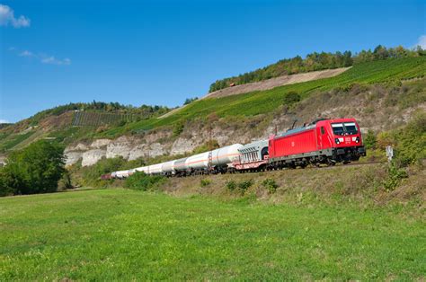187 139 mit einem gemischten Güterzug bei Himmelstadt Richtung Würzburg