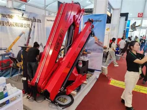 Knuckle Boom Crane Folding Arm Truck Crane 6 Ton 5 Ton Lifting Capacity