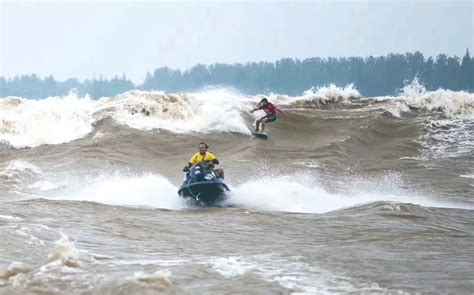 钱塘江 弄潮儿”敢为人先！八月十八潮，壮观天下无。他们参与的不止是比赛中国