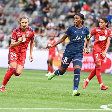 Nouvel Entraîneur Départs De Cadres Le Psg Féminin Champion De