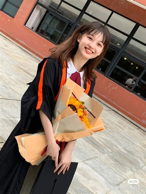 九大美院的学士服有多靓？ 知乎