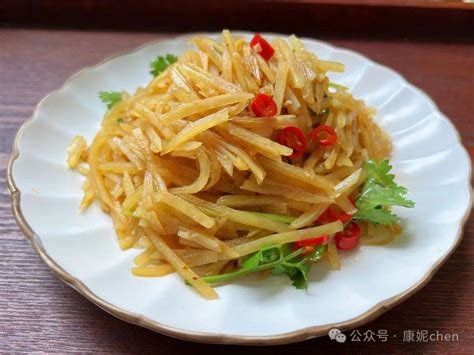 夏日必备实惠凉拌菜，一煮一拌就上桌，清爽开胃，比炒的好吃易做醋溜土豆丝口感陈醋