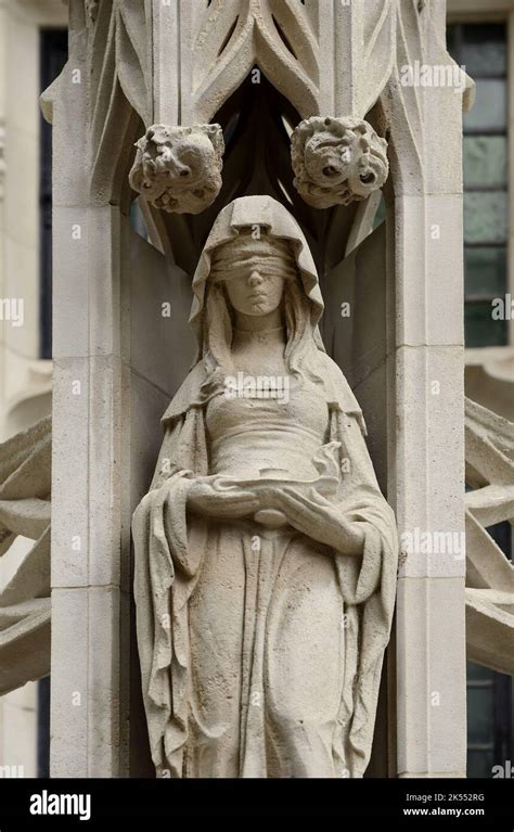 London England Uk Middlesex Guildhall Westminster Statue Of Blind Justice Above The West