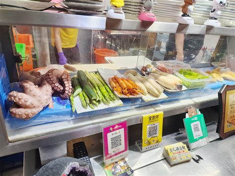【桃園美食】桃園觀光夜市《黑人鼎邊趖》在地50年老店街邊小吃，免費續湯！ 哪哪麻