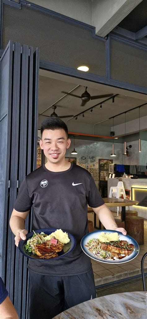 Uncle Rays Grill Serves Good Food