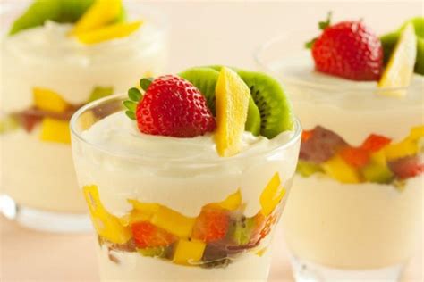 Café da manhã salada de fruta gourmet para começar bem o dia