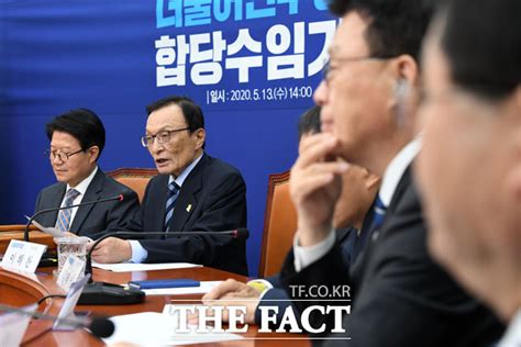 Tf사진관 민주당 더불어시민당과 합당 177석으로 몸 불린 여당 포토 기사 더팩트