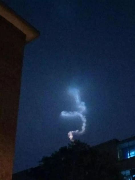 華北多地天空現不明飛行物 每日頭條
