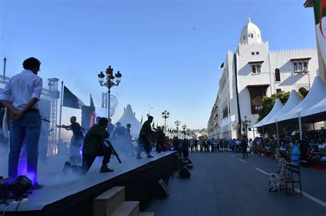 الجزائر احتفالات وعفو رئاسي عن آلاف المساجين في ذكرى الاستقلال