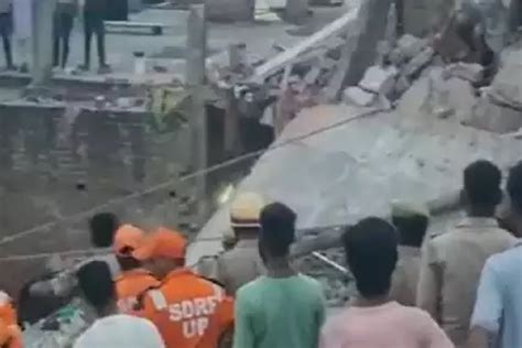 2 Dead 12 Rescued As Three Storey Building Collapses In Barabanki Up