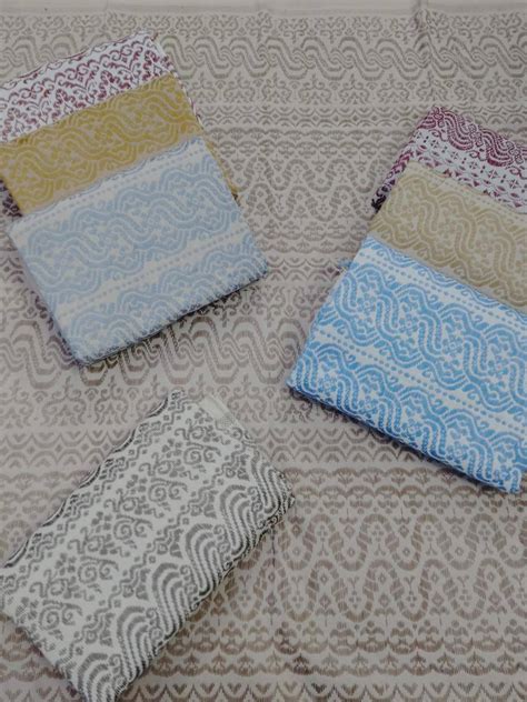 ရခိုင်ချိတ်ထမိန် အန္တီဝင္း ပိုးခ်ည္အထည္ဆိုင္