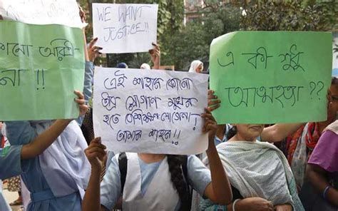 ৬ দফা দাবি না মানা পর্যন্ত আন্দোলন চালিয়ে যাওয়ার ঘোষণা ছাত্রীদের