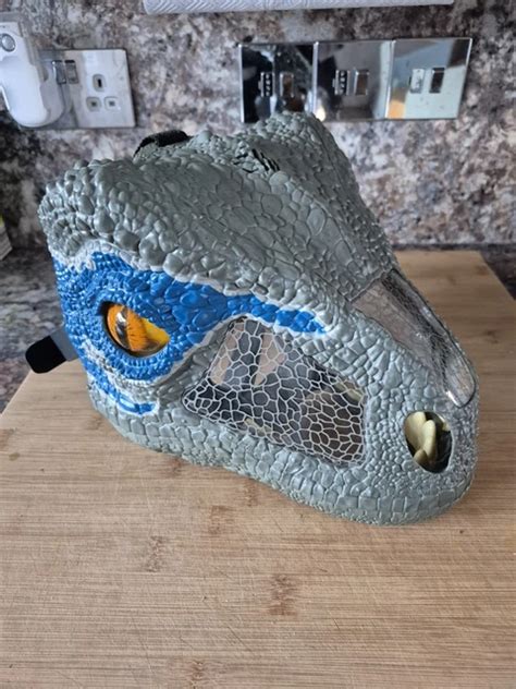 Jurassic World Park Chomp N Roar Mask Velociraptor Raptor Blue Dinosaur