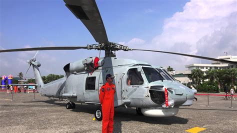 20151024 民國104年國防知性之旅 海軍左營基地營區開放 S 70cm反潛直升機 Youtube