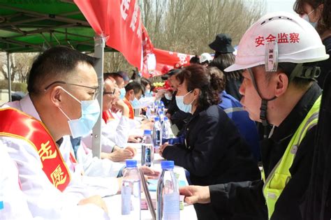 “医企”携手，共建“健康包钢”活动——“党建引领送健康，服务职工进包钢”第一场义诊 内蒙古包钢医院