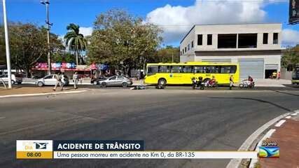 Motociclista bate em caminhão e morre na saída de São Luís Maranhão G1