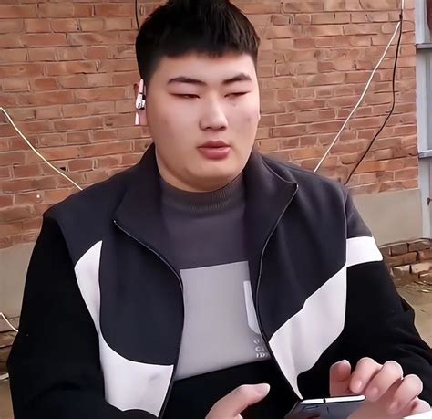 24歲就「二婚」了，功成名就的大衣哥，卻有一個不省心的兒子 每日頭條