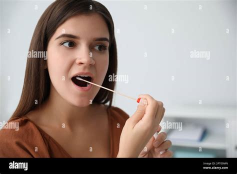 Dna Woman Test Swab Hi Res Stock Photography And Images Alamy