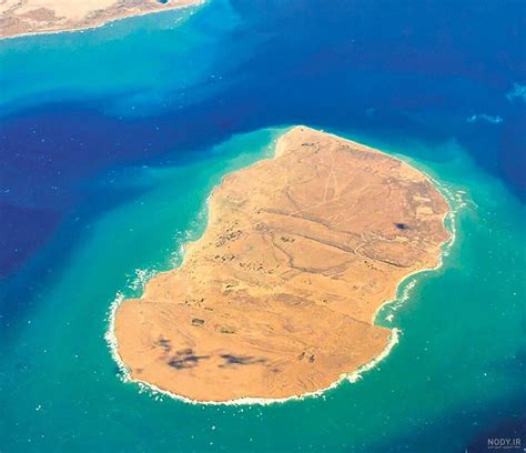 لحظه جذاب فرود هواپیما در جزیره زیبای ایرانی فقط خلبان می‌تواند این