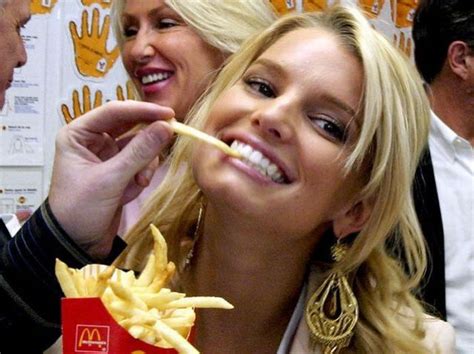 Celebrities Eating 49 Pics