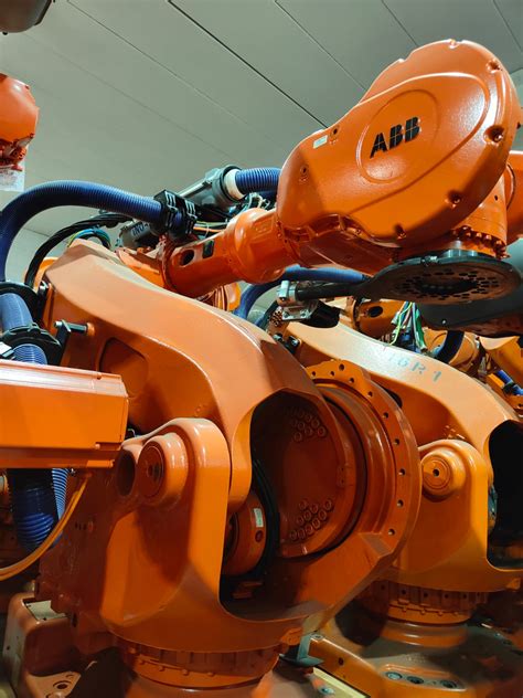 Sculpting The Future Artistic Milling With Motoman Kuka Abb And Fanuc Robots