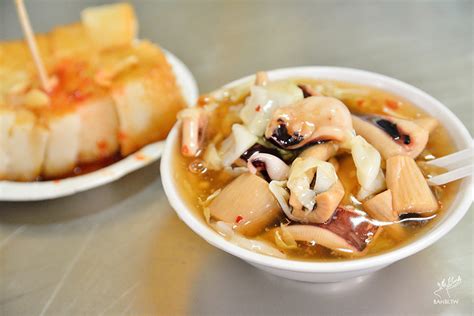板橋在地美食推薦 黃石市場高記生炒魷魚羹 炸蘿蔔糕與糯米腸 府中站 Banbi 斑比美食旅遊