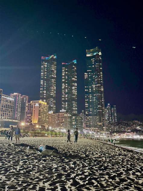 第一次釜山行🇰🇷 意外覺得環境結合了台灣跟日本綜合體！ 有日本的街道設計風情也有台灣的髒亂（甚至更髒） 不過這些都無所謂，吃的好吃就好😋 公車