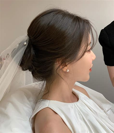 손수메이크업 연희원장 청주메이크업 웨딩메이크업 넘예쁘셨던 신부님 🙀 찰랑거리는 생머리 모질이신데 러프하게 흐르는 느낌의 헤어스타일을 원하셔서 각종 제품들 총동원해서