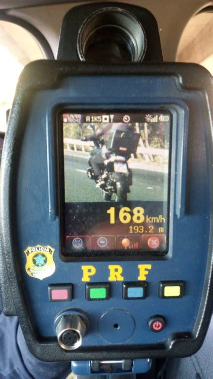 PRF flagra motociclista a 168 km h em operação de fiscalização de