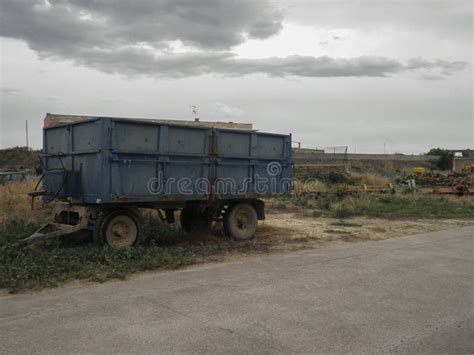 Remolque Tractor Estacionado En época Seca Foto de archivo Imagen de transporte nublado