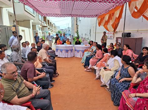 ईकोटाऊन फेस वन डहरिया के जनमिलन केन्द्र निर्माण में पहुँचे महापौर