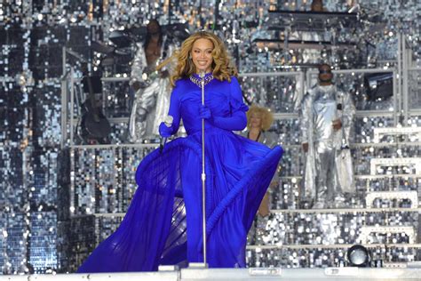Beyoncés Best Outfits From Her Renaissance World Tour Photos