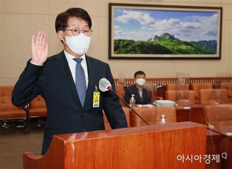 文대통령 안경덕 노동부 장관 임명안 재가 아시아경제