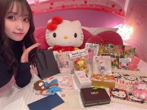 七嶋 舞 On Twitter ファンの方から頂いたプレゼントの開封式して眺めてたらもうこんな時間になっちゃった！ 本日はアリババ秋葉原店