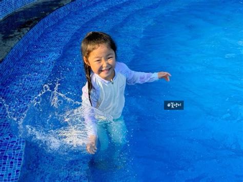 블랙야크 키즈 여아 래쉬가드 추천 아동 수영복 여름샌들 물놀이 패션 네이버 블로그