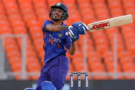 T20 World Cup Gavaskar Comments On Chahals Batting Ability