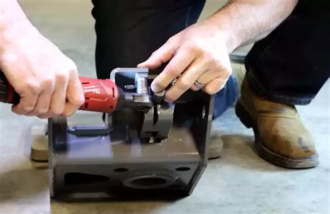 How To Install A B W Gooseneck Hitch Auto Flixer