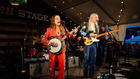 Julien Baker Und Mackenzie Scott Country Aber Queer Die Zeit