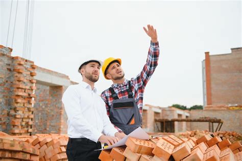 Premium Photo Engineer Architect With Hard Hat And Safety Vest