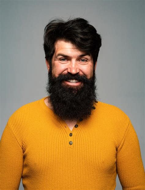 Bebaarde Man Met Lange Baard En Snor In Kapperszaak Gelukkig Mannelijk