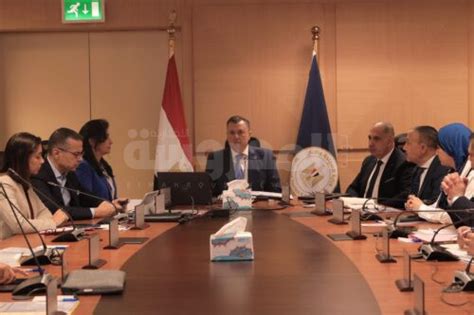 عيسى يبحث سبل تطوير السياحة النيلية ويؤكد ضرورة العمل لزيادة حجم الطاقة