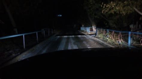 Вот так светит ксенон в мох туманках сзади сделал двойные габариты — Audi 80 B4 2 л 1994