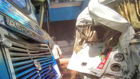 ඇහැලියගොඩ බිහිසුණු බස් රථ අනතුරක් 5 දෙනකුට අසාධ්‍යයි Sri Lanka Latest