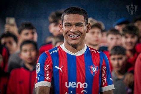 Versus La Increíble Historia De Superación De Diego León El Juvenil Del Momento En Cerro