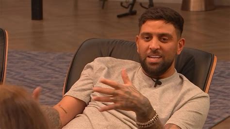 Fadi Belaagt Poedelnaakte Fatima Onder De Douche In De Bondgenoten