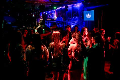 Los Mossos Investigan Un Vídeo Sexual Con Una Menor De 16 Años Grabado