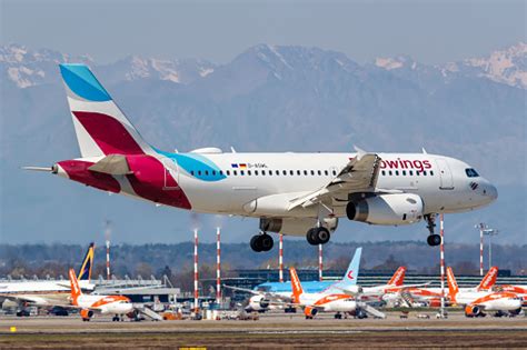 유로윙스 에어버스 A319 비행기 밀라노 말펜사 공항 이탈리아 Eurowings에 대한 스톡 사진 및 기타 이미지