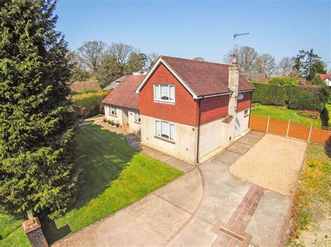Passfield Common Passfield Liphook 3 Bed Detached House £695000