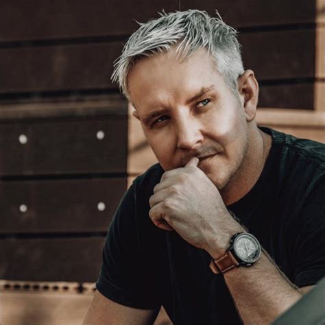 Luister Deon Groot Sing Vir ‘die Een Maroela Media